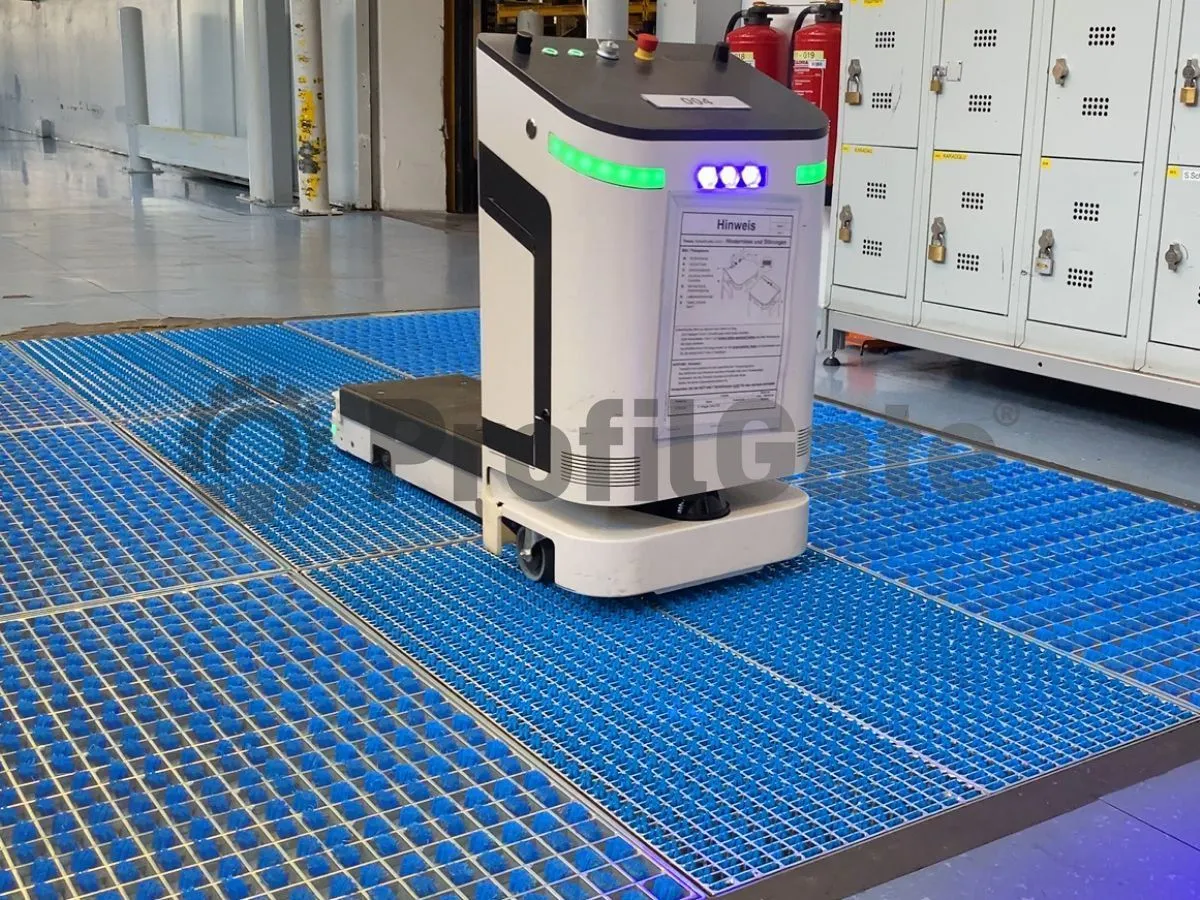 Mechanical + disinfecting clean-off zones Hand trolleys, tugger trains ...