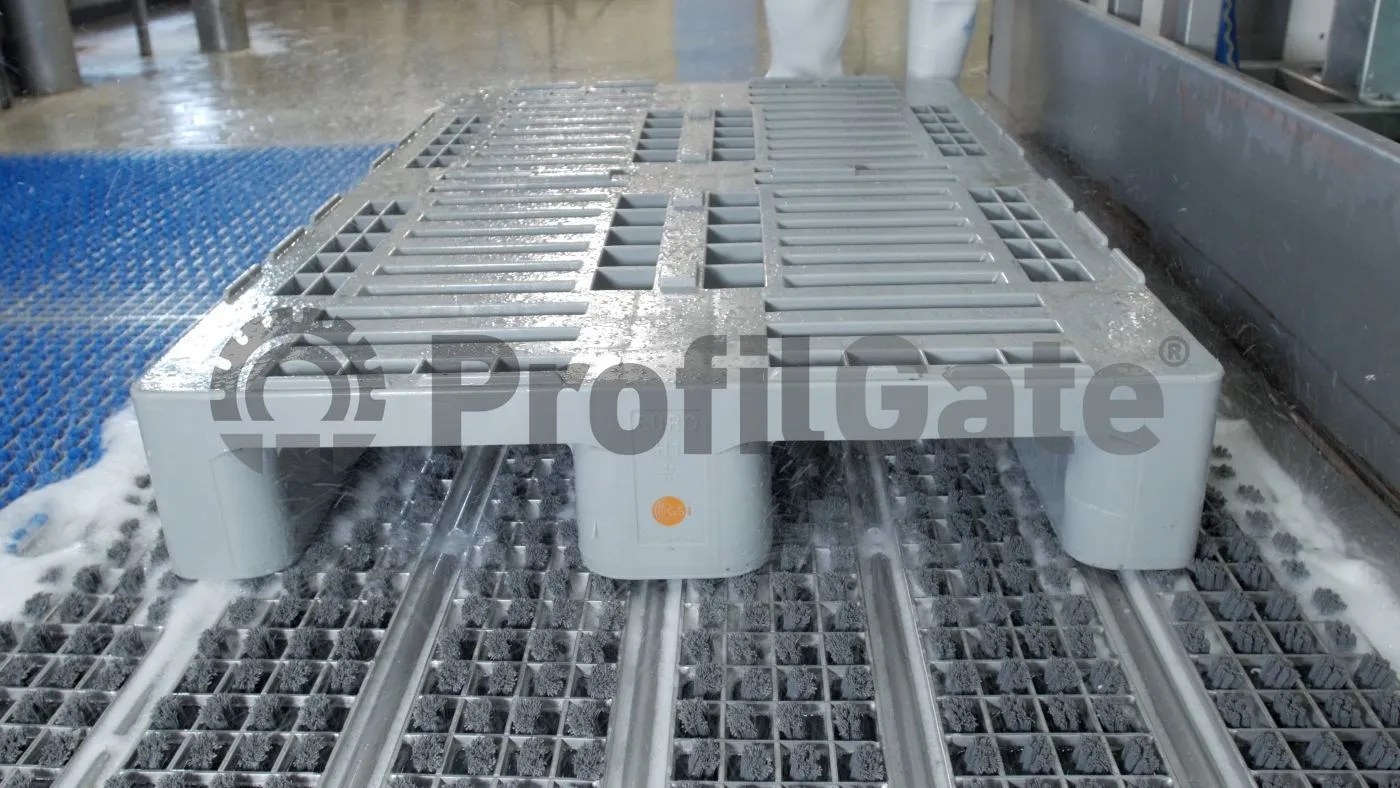 Hygiene sluice Lift trucks, transport boxes, plastic pallets